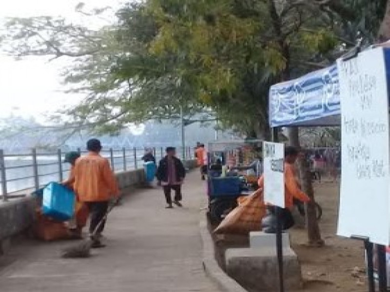 20 Petugas Kebersihan dan 100 Tong Sampah Disiagakan Di Festival Cisadane 20 Petugas Kebersihan dan 100 Tong Sampah Disiagakan Di Festival Cisadane