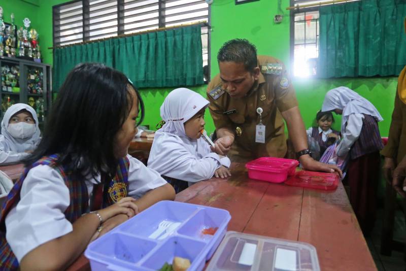 Sukses Jalankan Simulasi dan Uji Coba, Pemkot Mulai Pembiasaan MBG Sukses Jalankan Simulasi dan Uji Coba, Pemkot Mulai Pembiasaan MBG